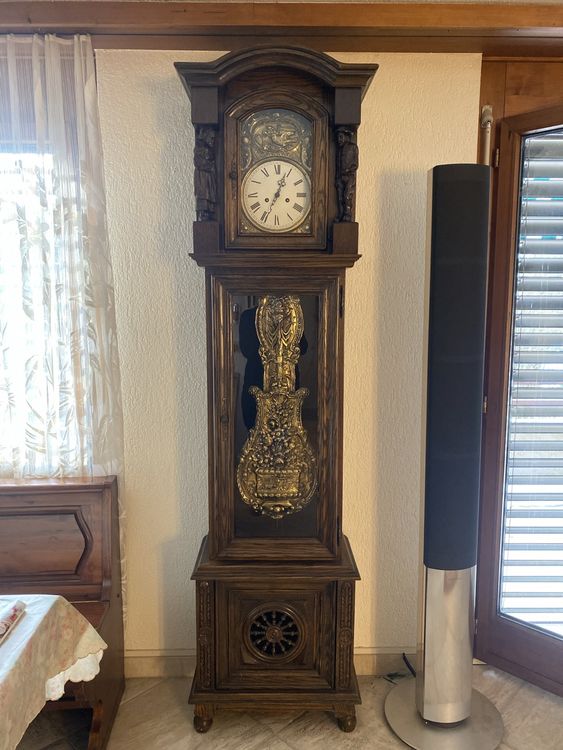 Antike Standuhr mit Schnitzerei und Messing (Gebraucht) in Zürich für CHF 1350 – nur Abholung ...
