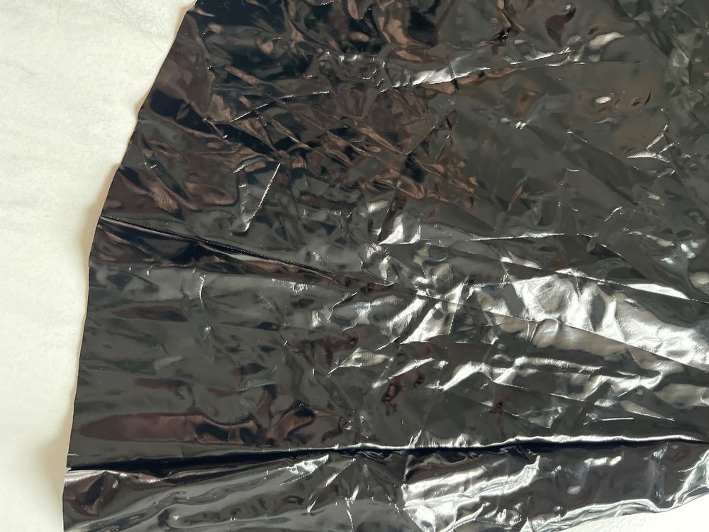 Schwarzer Lack Mini Rock, Gr. (Défectueux) à Chiasso pour CHF 15 – avec ...
