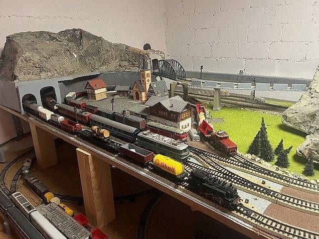 Grosse Märklin Modell HO Eisenbahn Komplett Anlage, Analog (Gebraucht ...