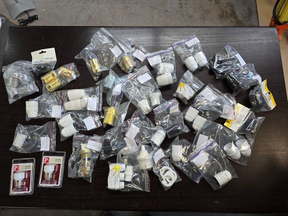 grosser Posten neuer diverser Lampenfassungen usw. ab 1.- (Neu und originalverpackt) in Krinau ...