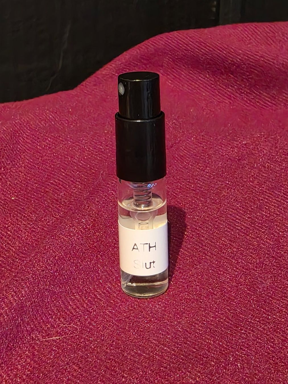 Slut 2023 von Aaron Terence Hughes, Tester ca.1ml (Neu (gemäss ...