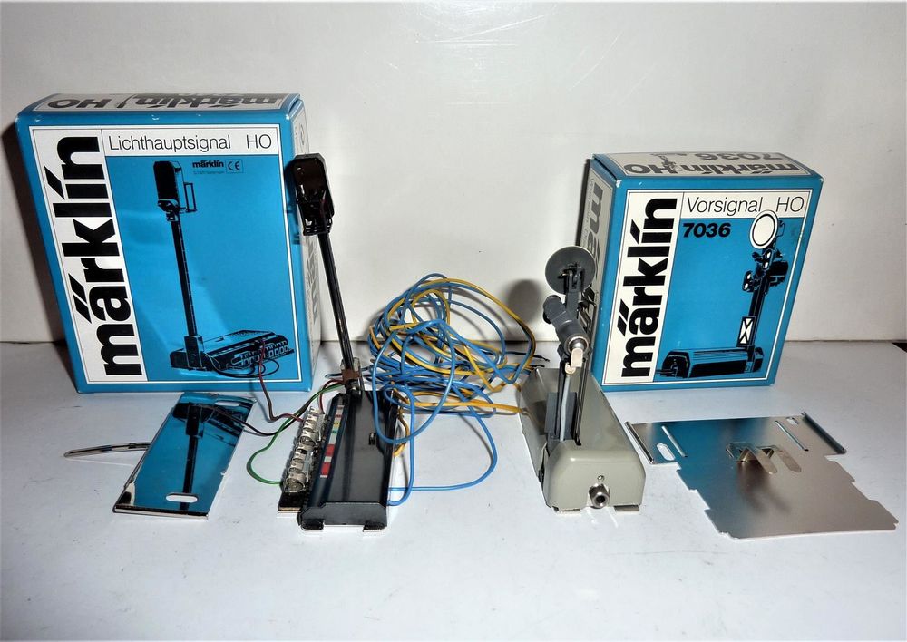 Märklin 7240, 7036 - 2 Signale (Defekt) in Arisdorf für CHF 28 – mit ...