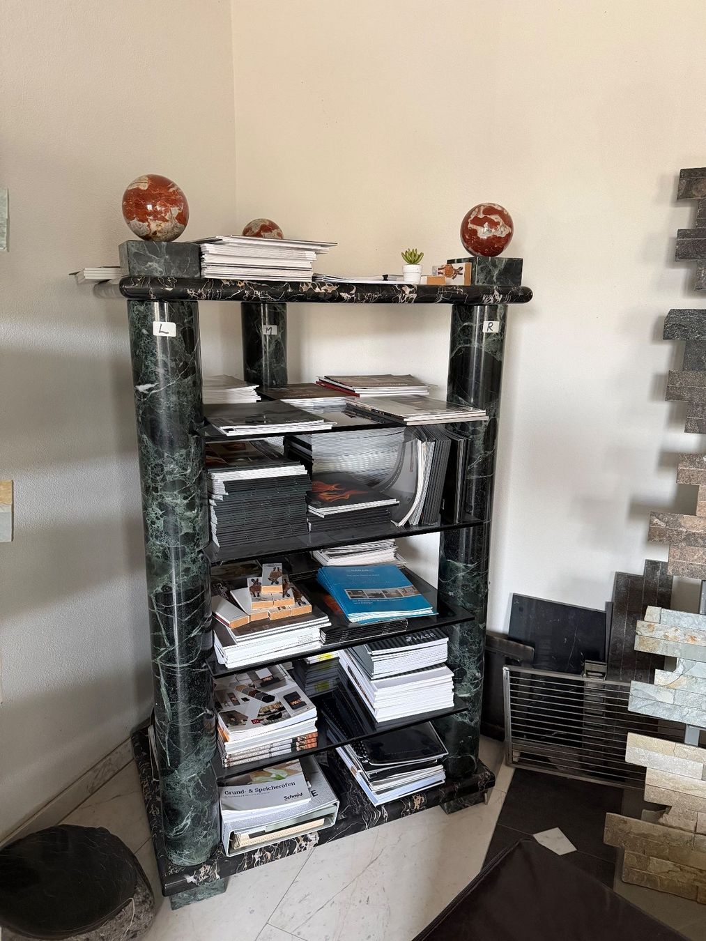 Hi-Fi Möbel, Rack, Exklusives Marmor Regal, Glastablare (Gebraucht) in ...