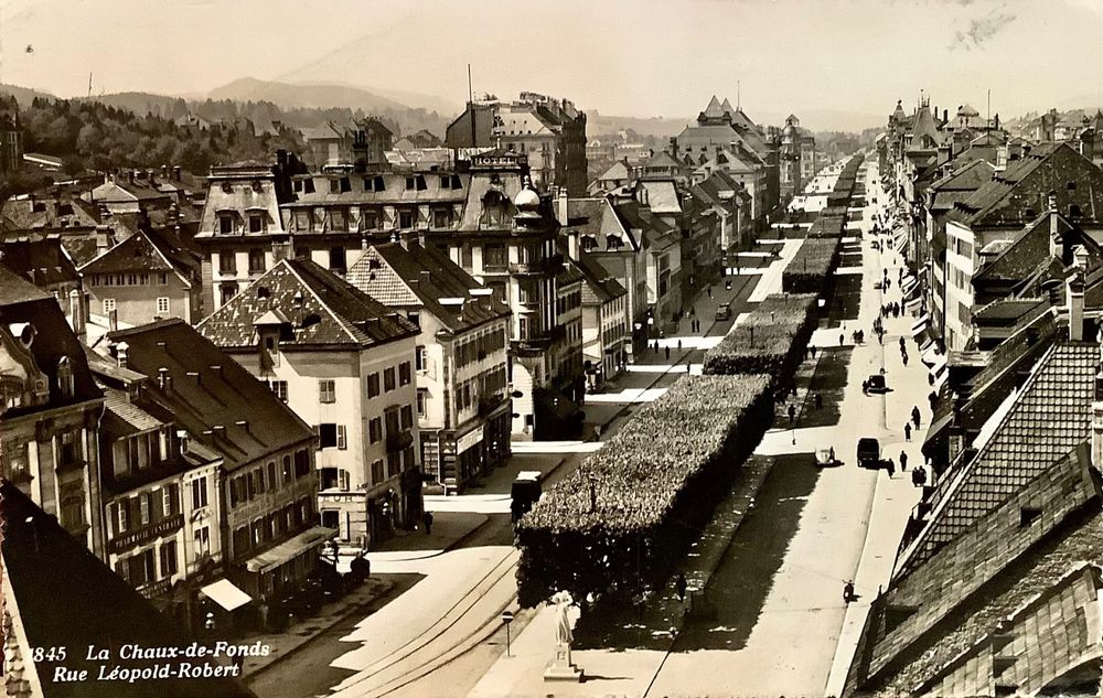 1947 - Alte Foto AK - La Chaux-de-Fonds - Rue Léopold Robert | Kaufen ...