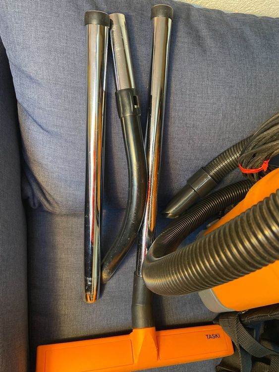 TASKI DORSALINO RÜCKENSTAUBSAUGER AB 1.- (Gebraucht) in Bassersdorf für ...