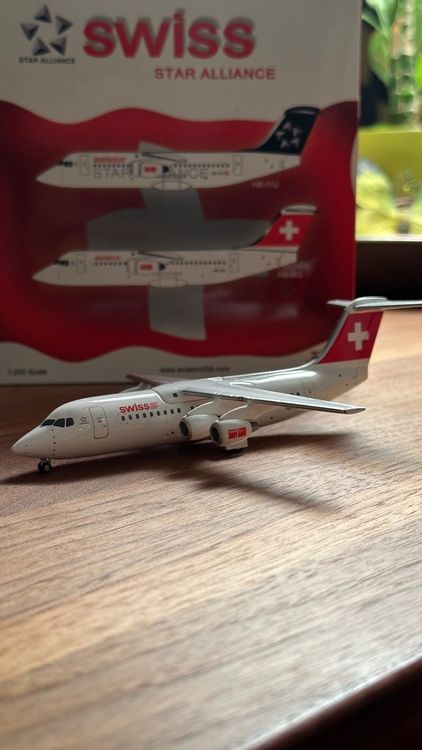 ‼️Ab 1.- FLUGZEUGMODELL SWISS AVRO RJ100 "Jumbolino" 1:200 (Neuf (Voir ...