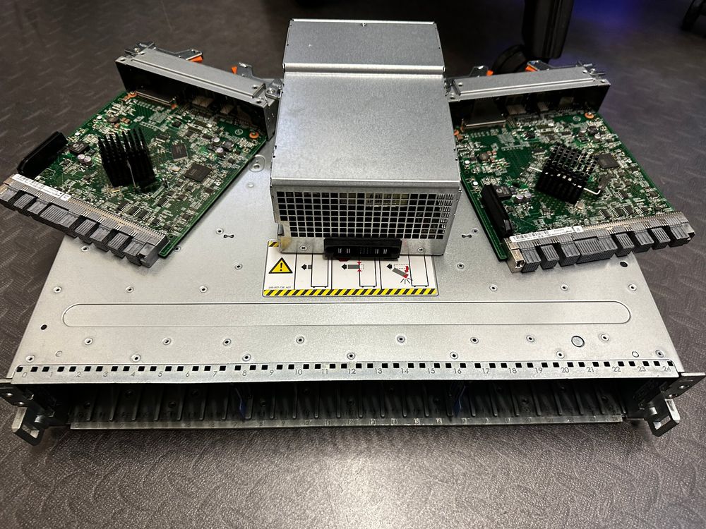 EMC SAE 2U Storage Array Expansion - 047-000-148 (Gebraucht) in ...