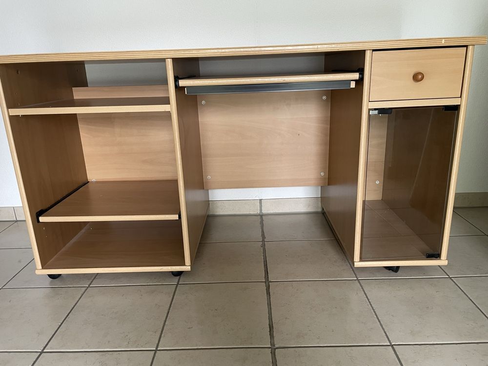 Schreibtisch auf Rollen mit PC Fach und Tastaturschublade (Gebraucht ...
