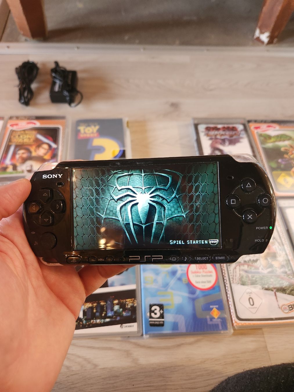 PSP 3000 Set 16 Spiele 2GB Memory Card neuer Akku (Gebraucht) in Tafers ...