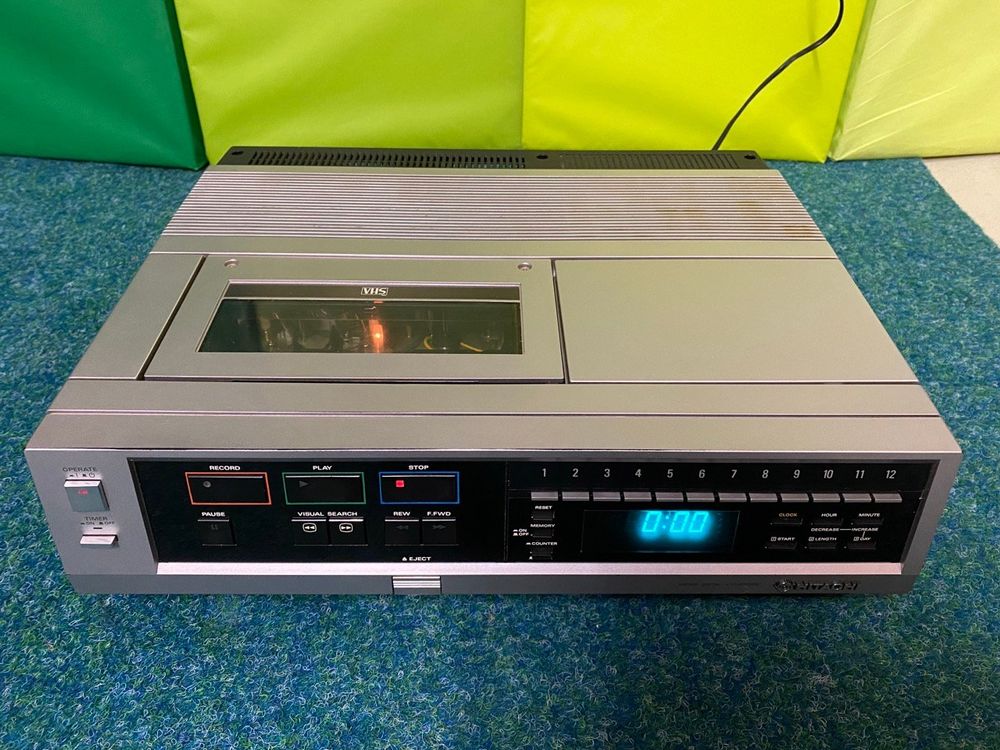 Hitachi Video-Recorder VT-9300E Toploader (Defekt) in Zwillikon für CHF ...