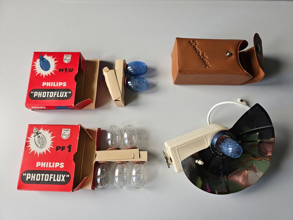 Duo-Lux flash unit vintage avec ampoules et étui (Gebraucht) in ...