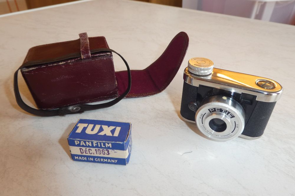 Mini Spion Fotoapparat PETIE PET i TAX, TUXI Film (Gebraucht) in Buochs ...