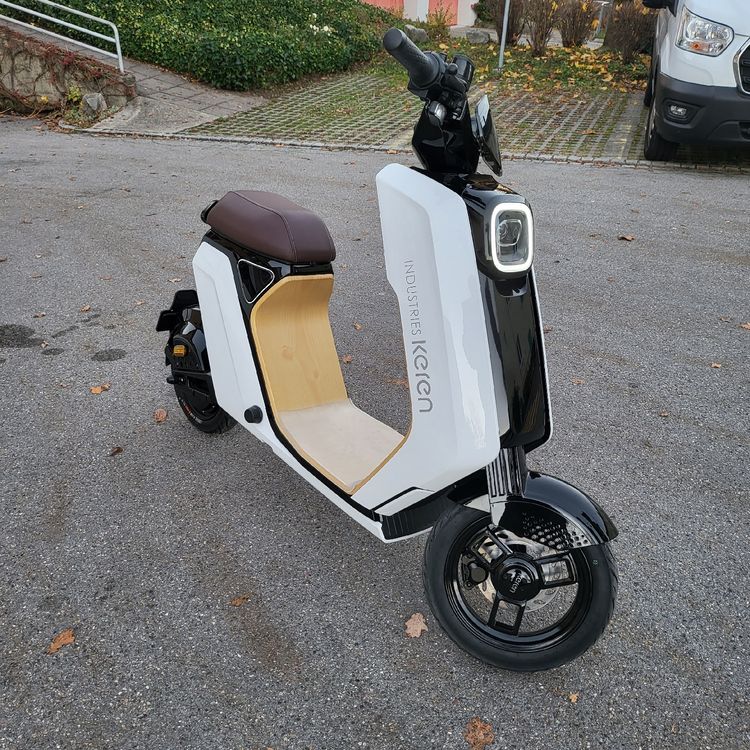 Electro Scooter, Electro Roller (Neu und originalverpackt) in St. Gallen für CHF 2000 – mit ...