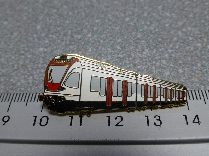 PIN PINS BAHN ZUG EISENBAHN SEILBAHN LOKOMOTIVE Stadler (Gebraucht) in Gränichen für CHF 4 – mit ...