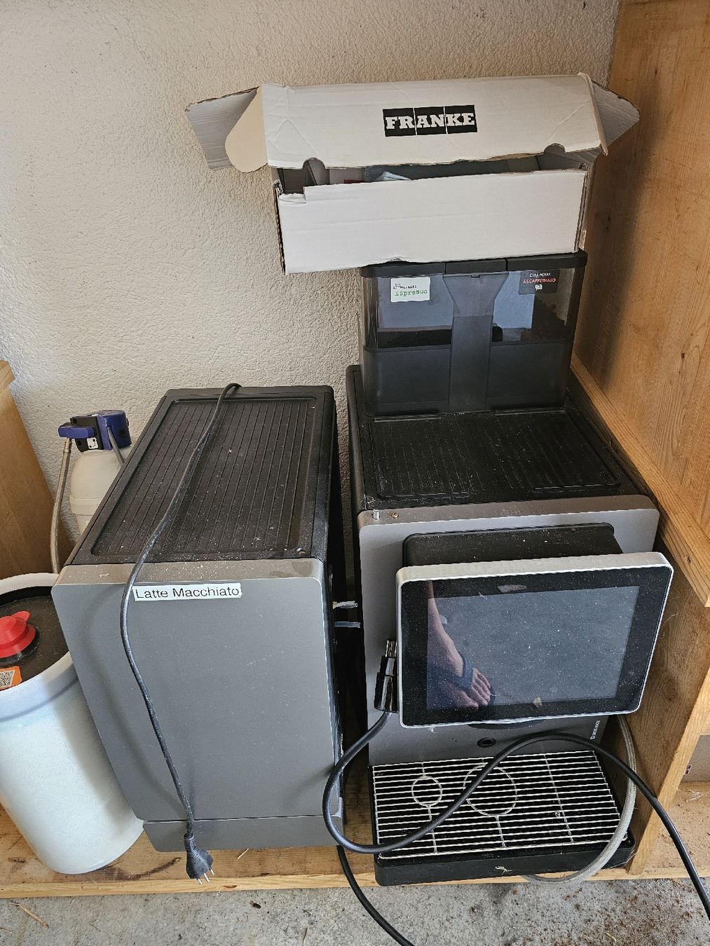 Machine à café Franke, 2 unités, état inconnu (Gebraucht) in Sornetan ...