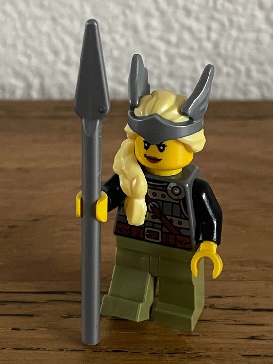 LEGO Minifigur Wikingerin mit Speer (Set 31132) (Neu (gemäss ...