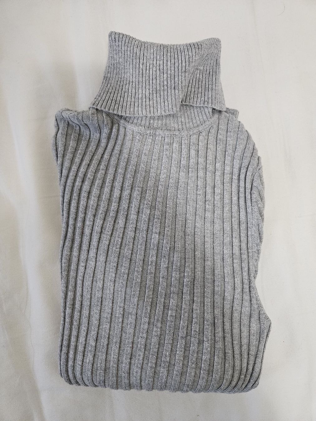 Grauer Rollkragenpullover, Grösse S Kuschelig für Winter! (Gebraucht) in Ballwil für CHF 5 – mit ...