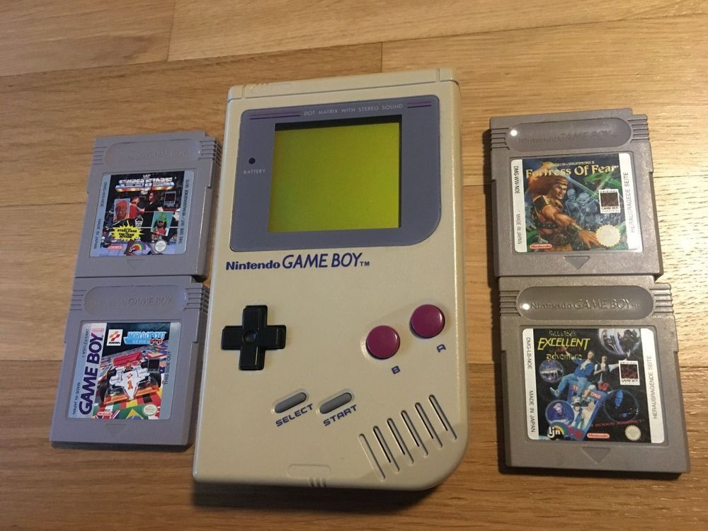 Nintendo Game Boy inkl. 4 Spiele | Kaufen auf Ricardo