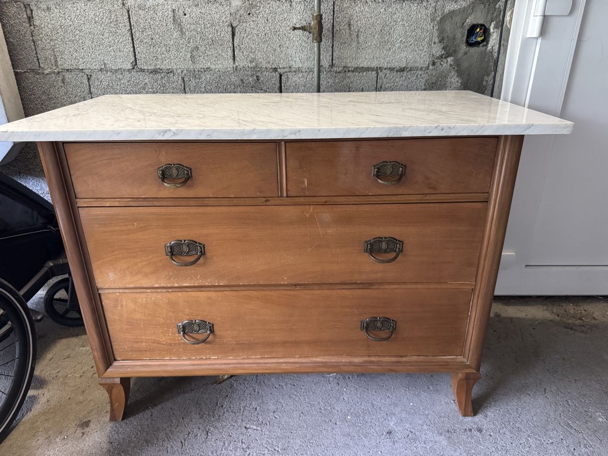 Commode et tables de nuit en bois massif et marbre blanc (D'occasion) à ...