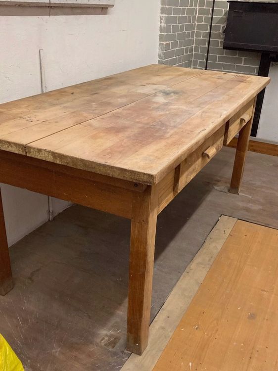 Alter, grosser, massiver Holz Tisch | Kaufen auf Ricardo