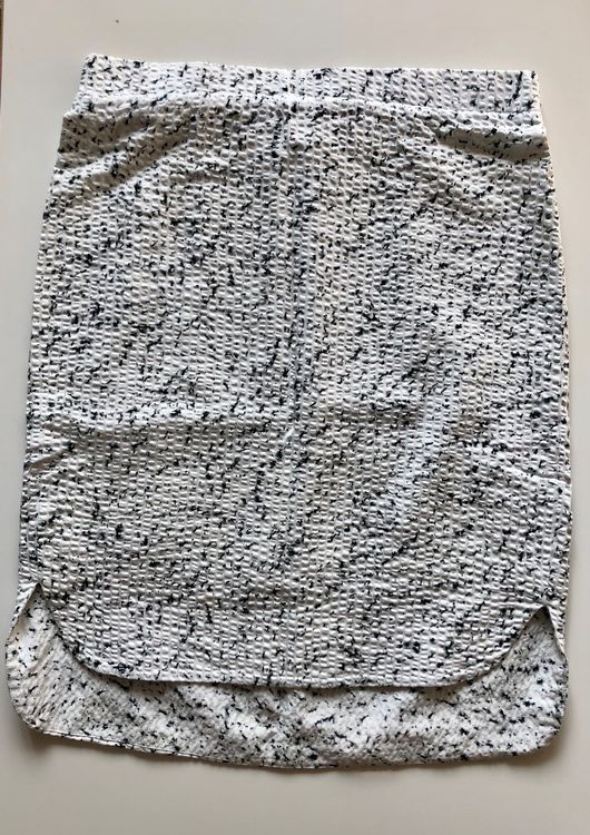 COS Rock schwarzweiss gemustert, Gr.38 (Gebraucht) in Grellingen für ...