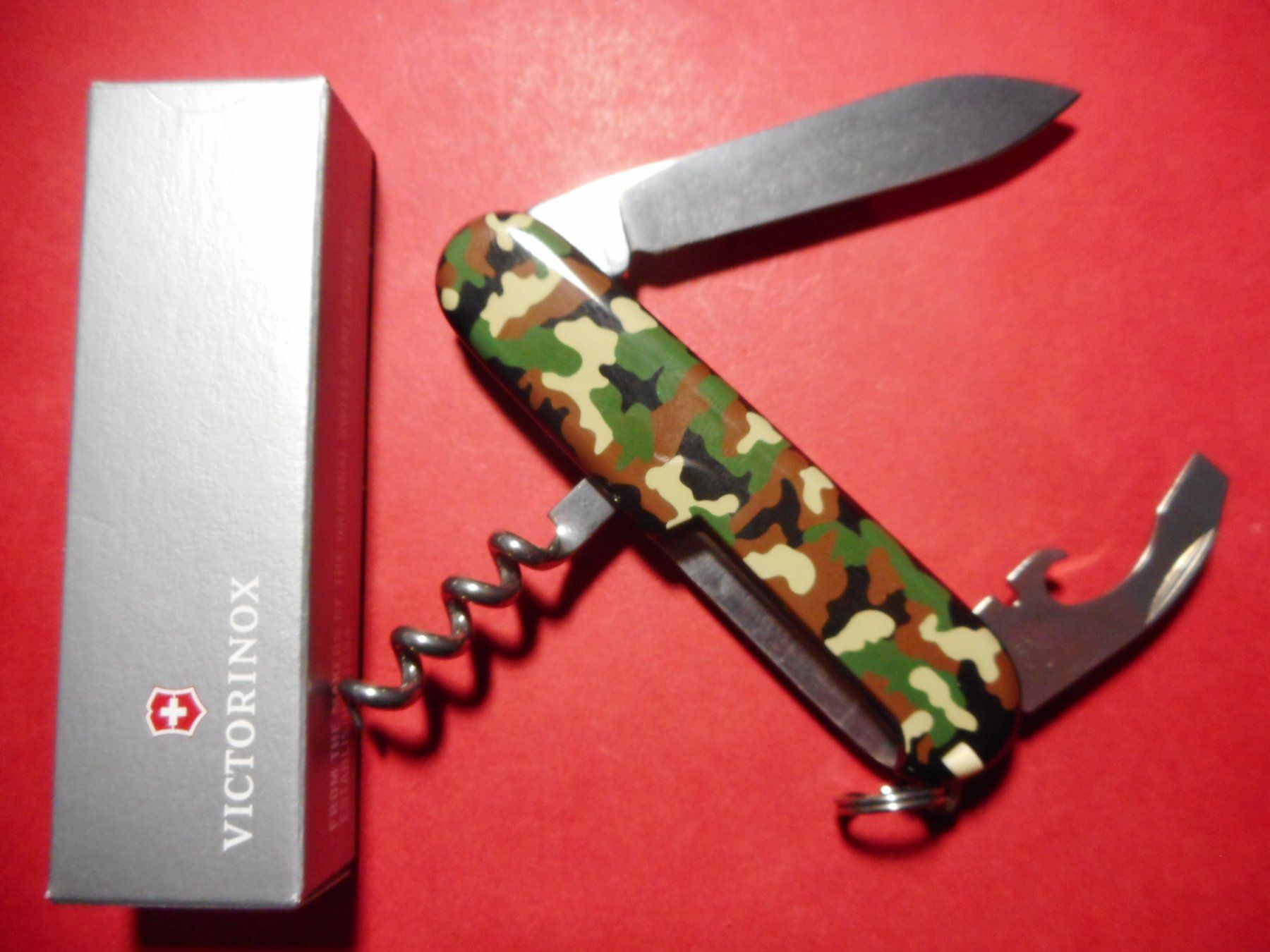 Victorinox Waiter mit Camo-Schalen und rotem Schild - 84mm (Neu und ...
