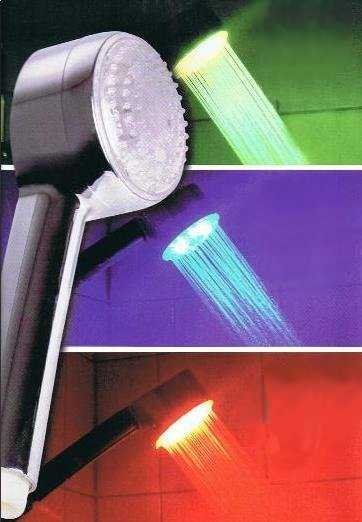 LED-Duschbrause, dreifarbig (Neu und originalverpackt) in Giubiasco für CHF 4.95 – mit Lieferung ...