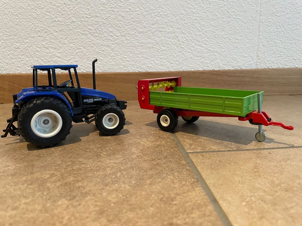 SIKU New Holland Ford 5635 mit Miststreuer (Neu und originalverpackt ...