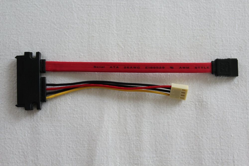 Câble S-ATA avec alimentation (Gebraucht) in Essert FR für CHF 2.5 ...