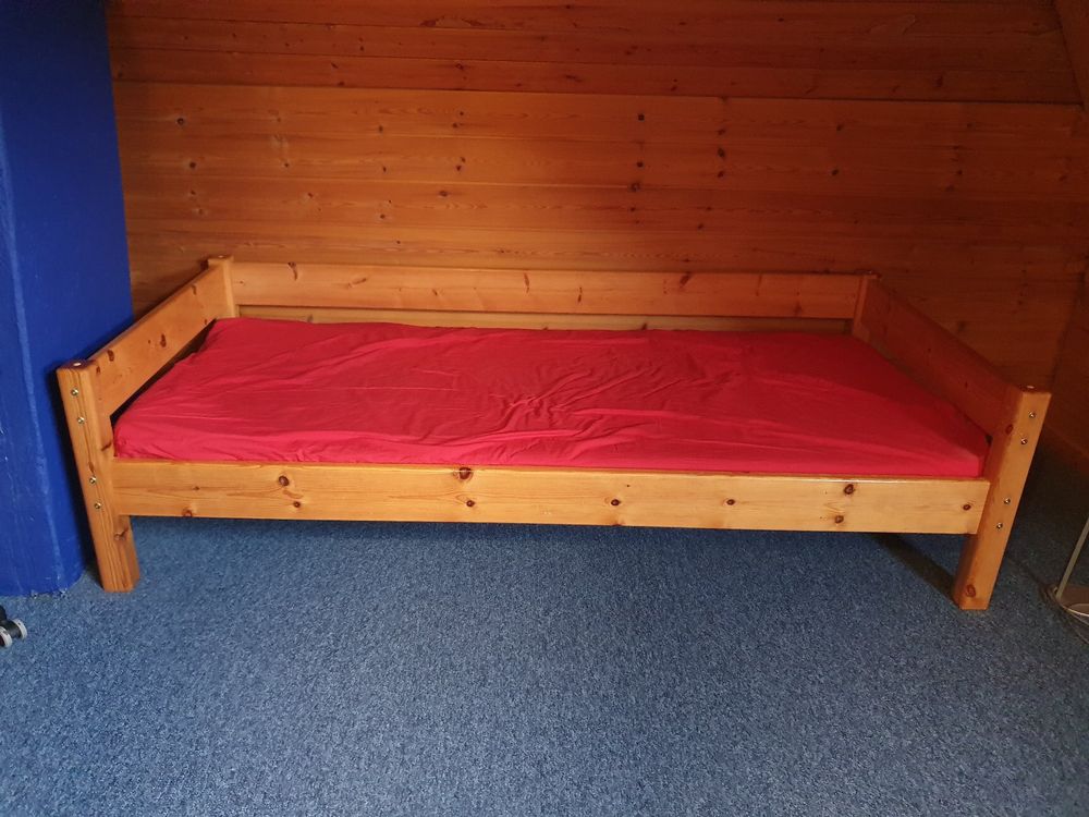 Kinderbett Thuka 90x200 mit Lattenrost und Matraze (Gebraucht) in ...