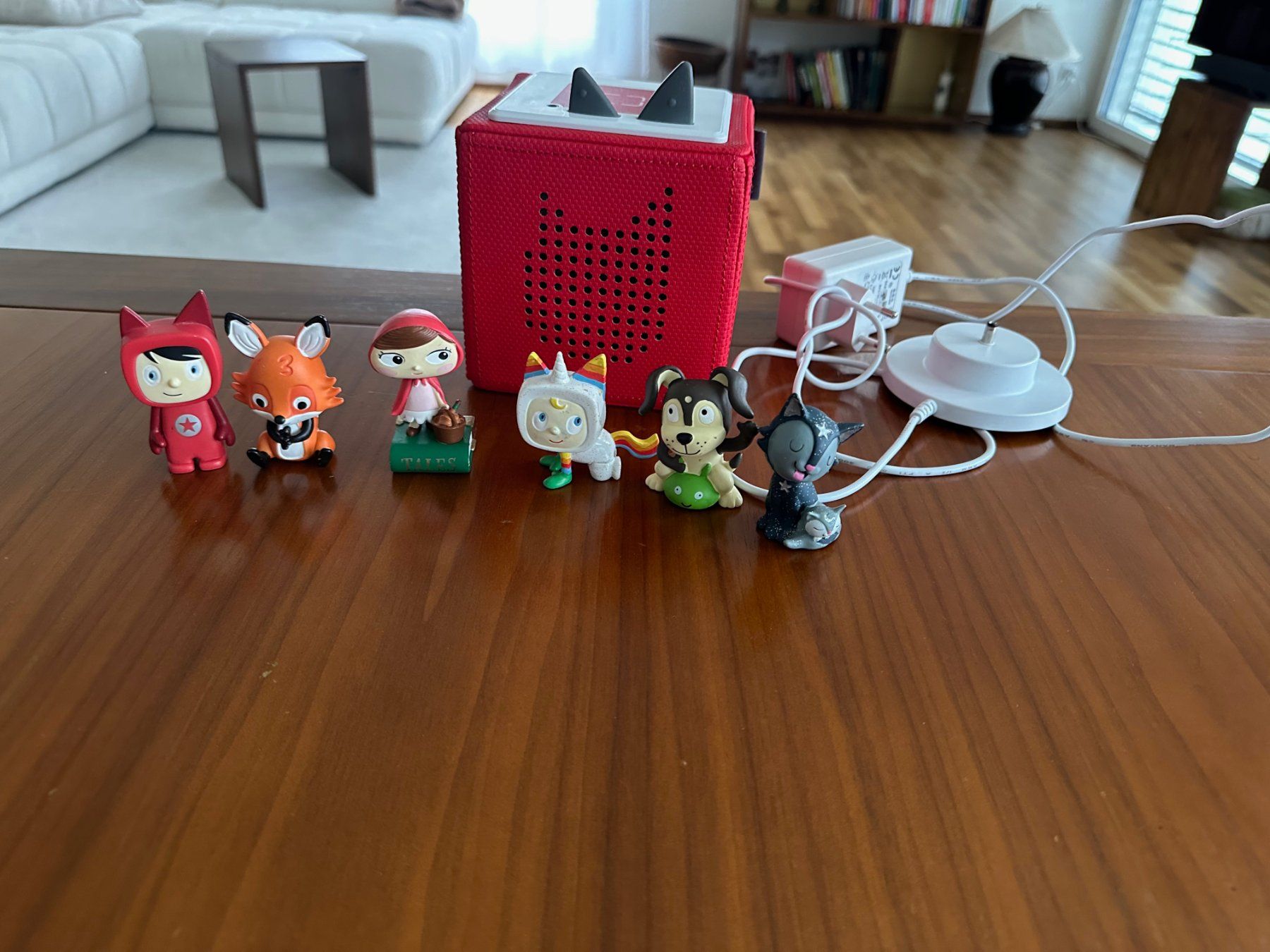 Toniebox 1 Rot mit 6 Figuren – sehr guter Zustand (Gebraucht) in Zurich für CHF 2 – mit ...