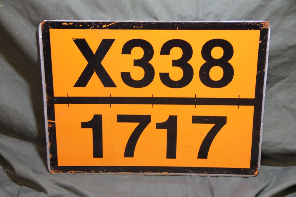 Gefahrgut Tafel X338/1717, UN Nummer, Acetylchlorid (Gebraucht) in Belp ...