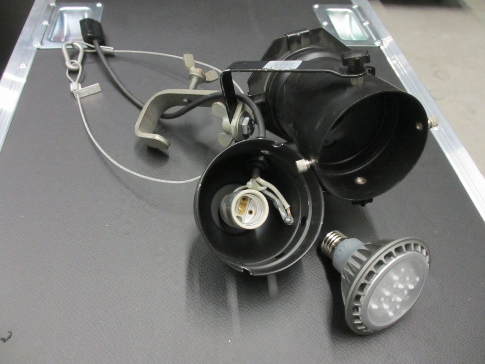 Par 30 Gehäuse mit LED Philips Dimable 12W 2700K 25D E27 (Gebraucht) in ...