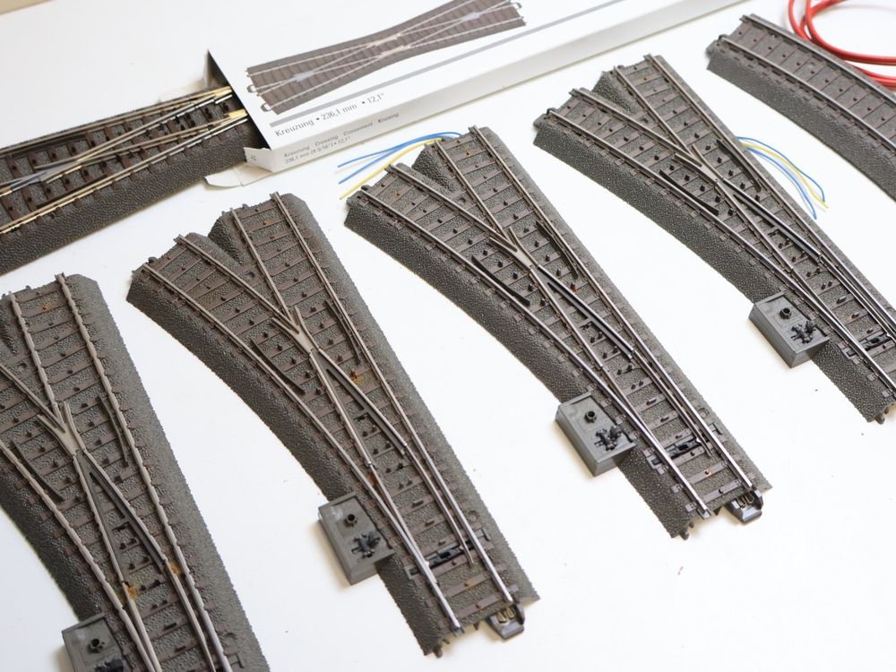 Märklin 4 x El. Weichen + Kreuzung + C-Gleis H0 - NP: 200.- (Gebraucht ...