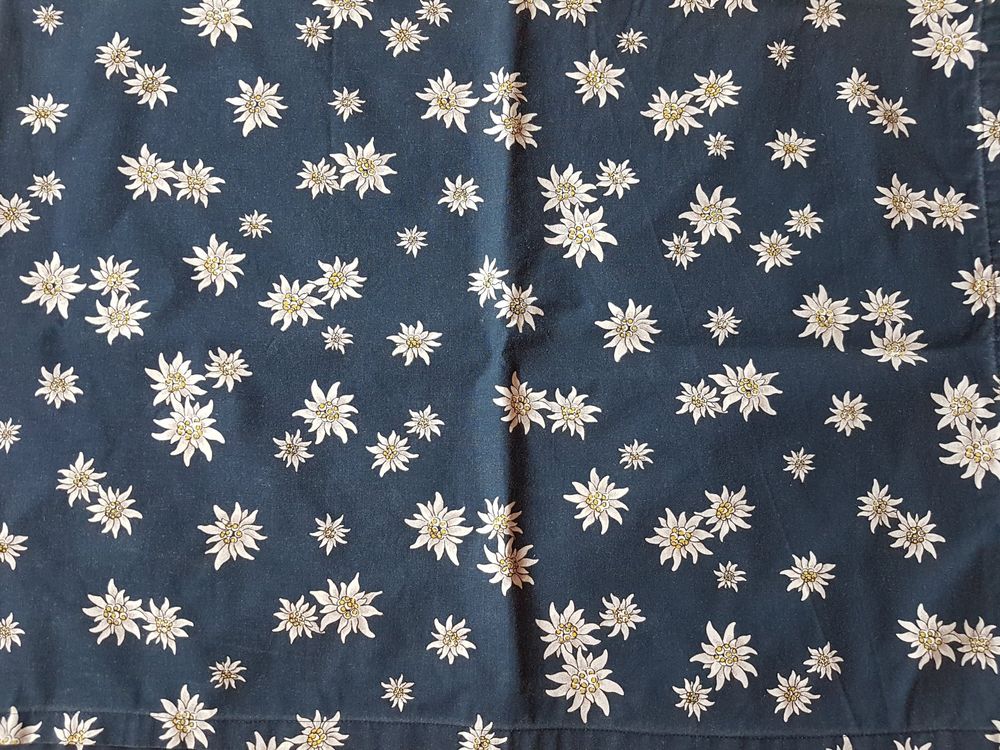 TISCHTUCH / DECKE (CA. 105 x 105 CM) EDELWEISS (Gebraucht) in Sax für ...