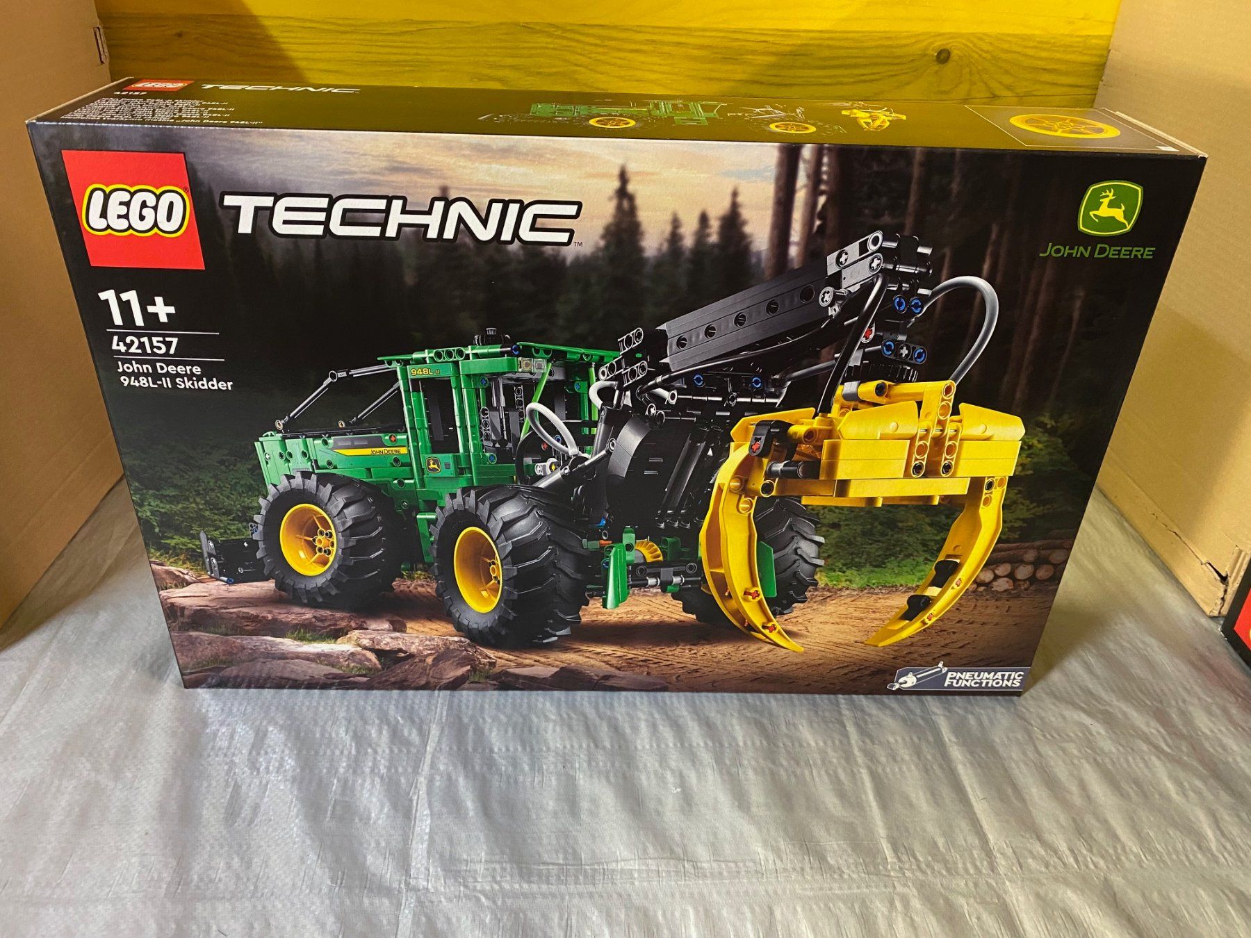 LEGO-TECHNIC-42157-JOHN DEERE 948-II SKIDDER (Neu und originalverpackt ...
