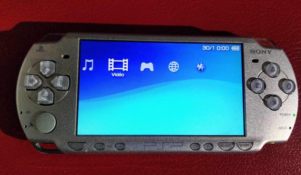 PlayStation PSP console Silver (model 2004) (Gebraucht) in fribourg für ...