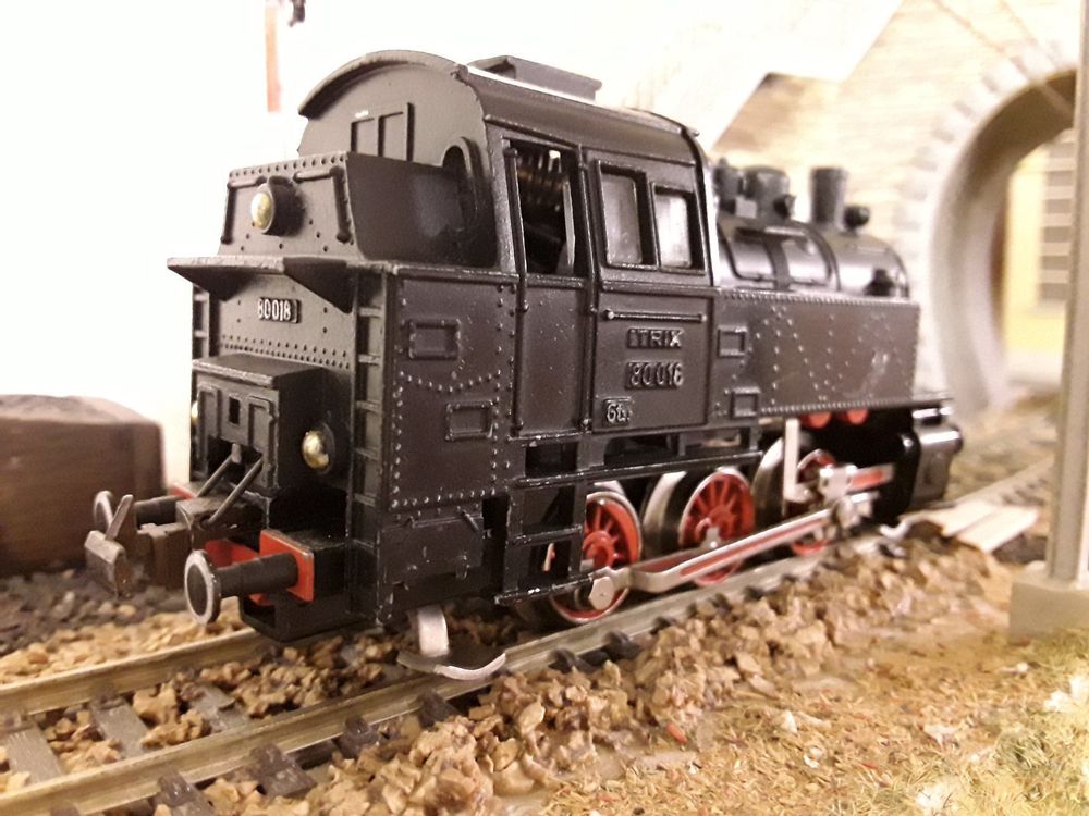 Modelleisenbahn _ Trix _ Lokomotive 80018 _ Spur H0 (Defekt) in Uerikon ...