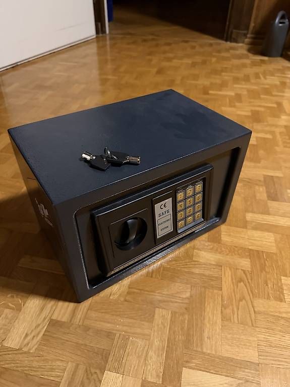 Elektronischer Tresor / Safe mit Zahlencode (Gebraucht) in Zug für CHF ...