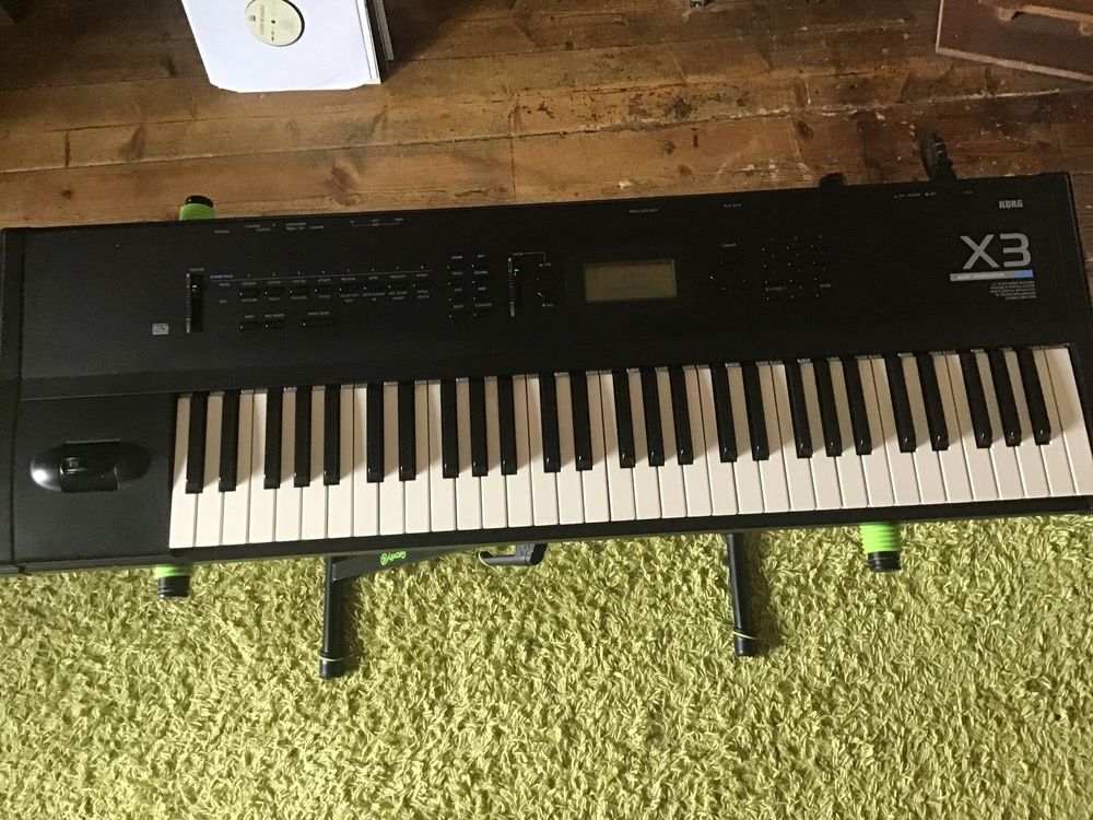 Clavier Korg X3 avec support Gravity | Kaufen auf Ricardo