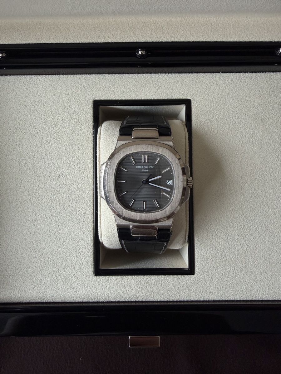 Patek Philippe Nautilus 5711G – White Gold – Full Set – 2008 (D ...