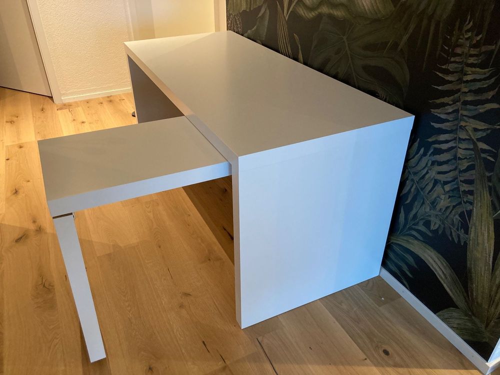 Elegantes Schreibtisch Mit Ausziehplatte Bild