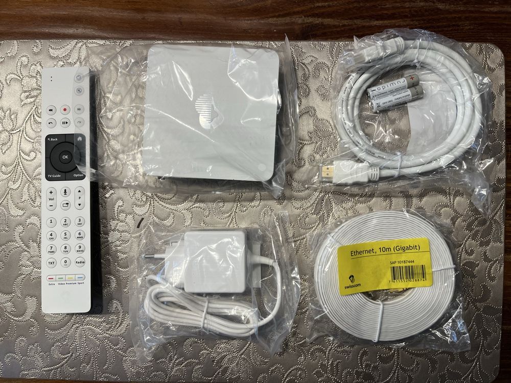 Swisscom TV Box Zubehör: Fernbedienung & Kabel, Top! (Neu und ...