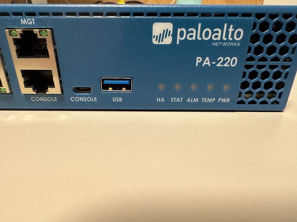 Palo Alto PA-220 Next Gen Firewall (Gebraucht) in Zürich für CHF 251 – mit Lieferung auf Ricardo ...