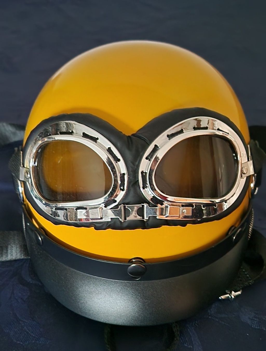 Retro Helm mit Brille als Tasche (Neu (gemäss Beschreibung)) in Braunau ...