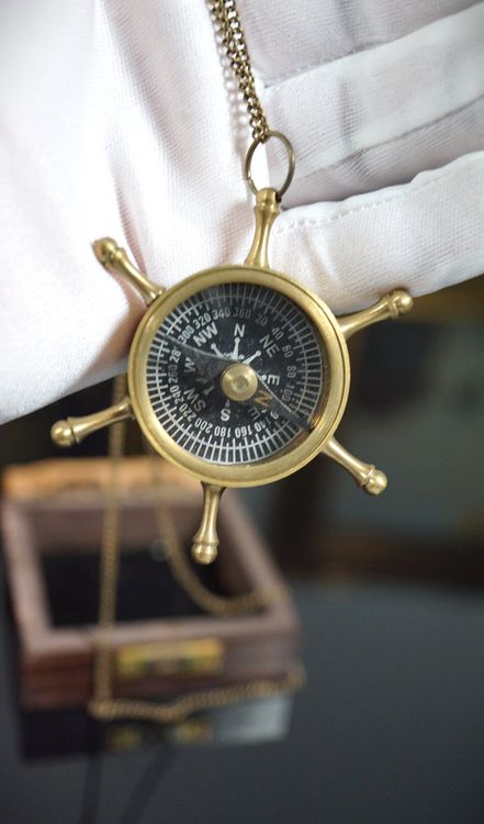 MARINE MESSING KOMPASS MIT KETTE und HOLZTRUHE (Gebraucht) in Vettweiß für CHF 21 – mit ...