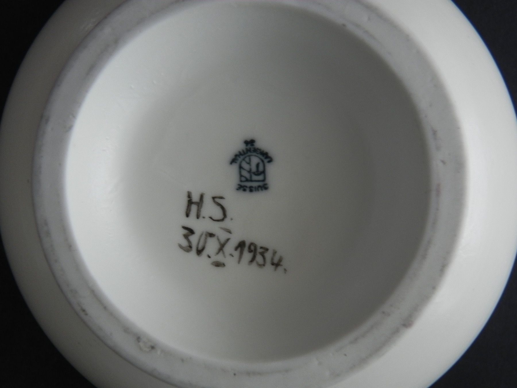 Spezielle Schale handbemalt H. S 1934 (Gebraucht) in Zürich für CHF 16 ...