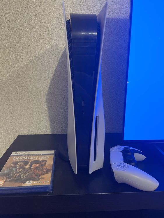 PS5 (disc version) + free uncharted (Gebraucht) in Prangins für CHF 580 ...