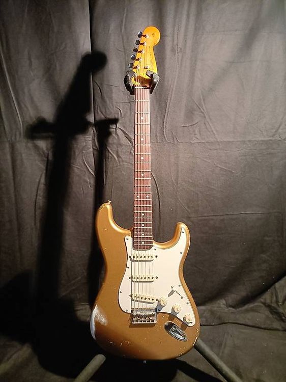 Une Fender Stratocaster "Fake" (Gebraucht) in Mont-sur-Lausanne für CHF ...