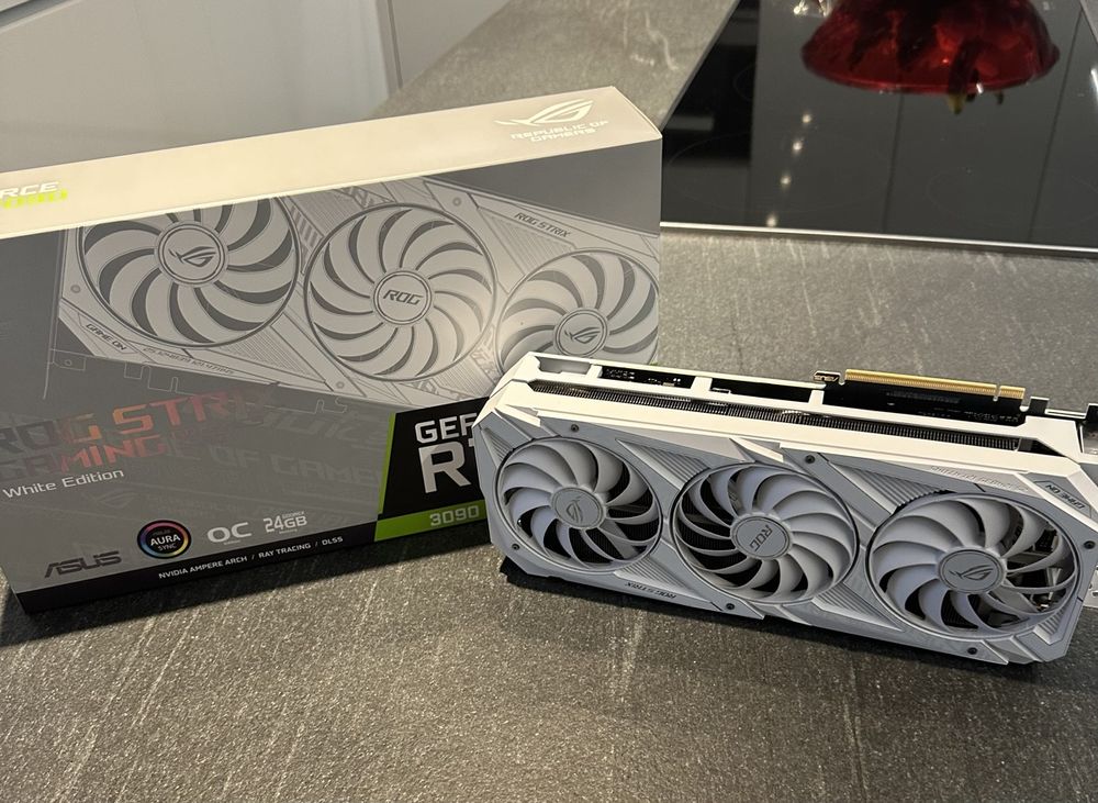 ASUS ROG 3090 Strix white OC edition (Gebraucht) in Montagnola für CHF 710 – nur Abholung auf ...